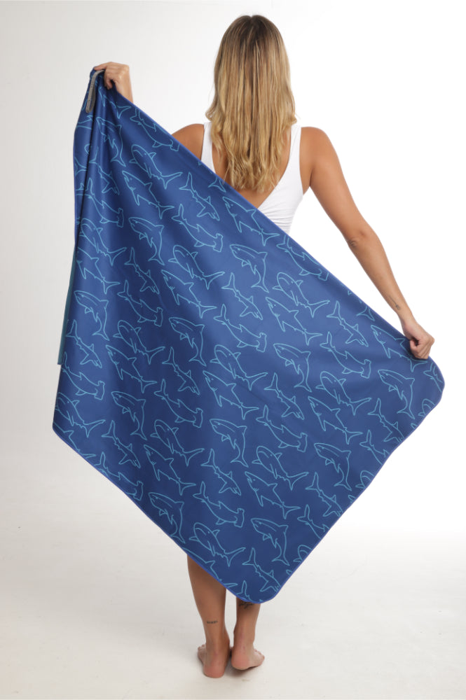 Toalla playera de microfibra Tiburón Azul – Mantta